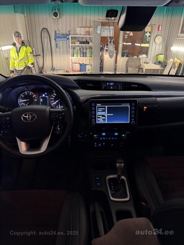 Melns Toyota Hilux 2023 Tallina, ar dzinēja tilpumu 2.80 L un nobraukumu 47 tūkst. km par 44000 €, foto 11 vietnē AUTOMOTO.COM.LV