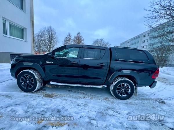 Melns Toyota Hilux 2023 Tallina, ar dzinēja tilpumu 2.80 L un nobraukumu 108 tūkst. km par 49900 €, foto 3 vietnē AUTOMOTO.COM.LV