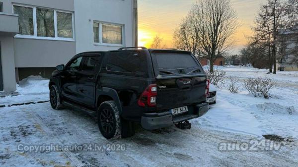 Melns Toyota Hilux 2023 Tallina, ar dzinēja tilpumu 2.80 L un nobraukumu 108 tūkst. km par 49900 €, foto 5 vietnē AUTOMOTO.COM.LV