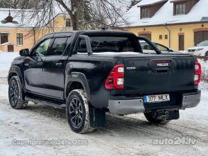 Black Toyota Hilux 2023 in Tallinn, with an engine capacity of 2.80 L and mileage of 110 thousand km for 47900 €, photo 5 on AUTOMOTO.COM.LV