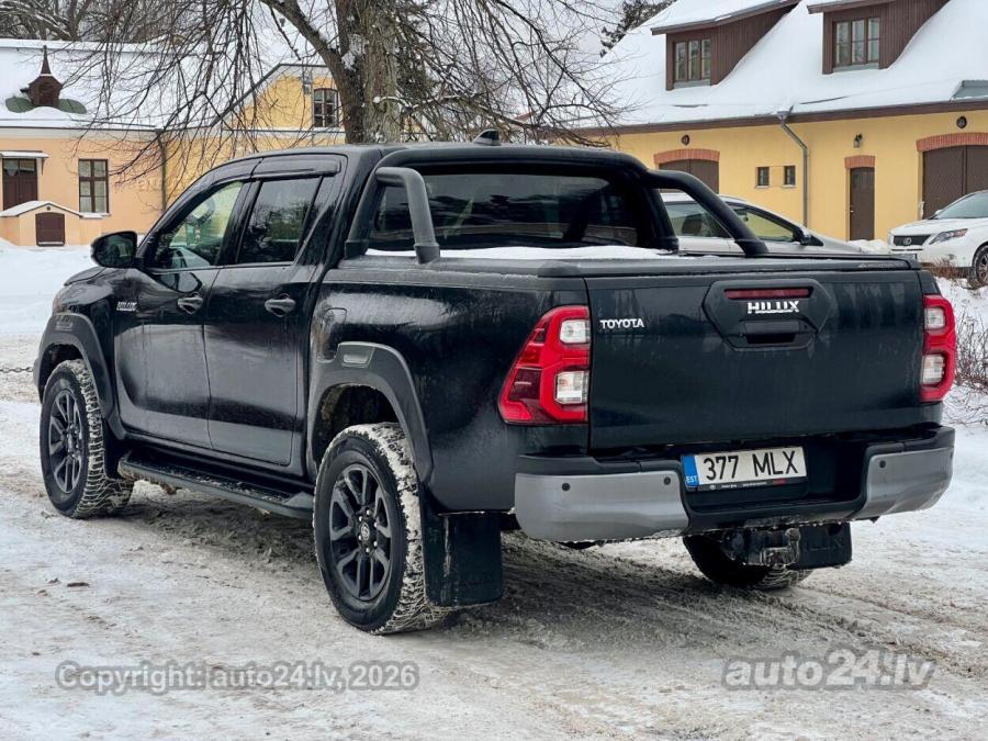 Black Toyota Hilux 2023 in Tallinn, with an engine capacity of 2.80 L and mileage of 110 thousand km for 47900 €, photo 5 on AUTOMOTO.COM.LV