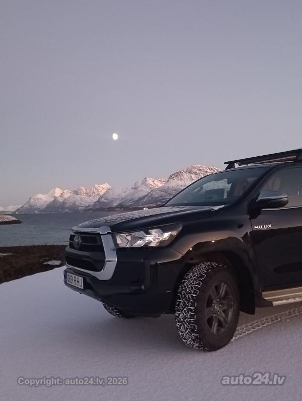 Melns Toyota Hilux 2023 Tallina, ar dzinēja tilpumu 0.15 L un nobraukumu 73 tūkst. km par 46000 €, foto 3 vietnē AUTOMOTO.COM.LV