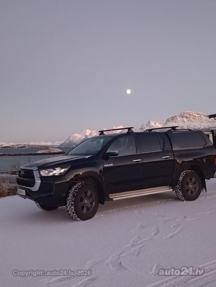 Black Toyota Hilux 2023 in Tallinn, with an engine capacity of 0.15 L and mileage of 73 thousand km for 46000 €, photo 6 on AUTOMOTO.COM.LV