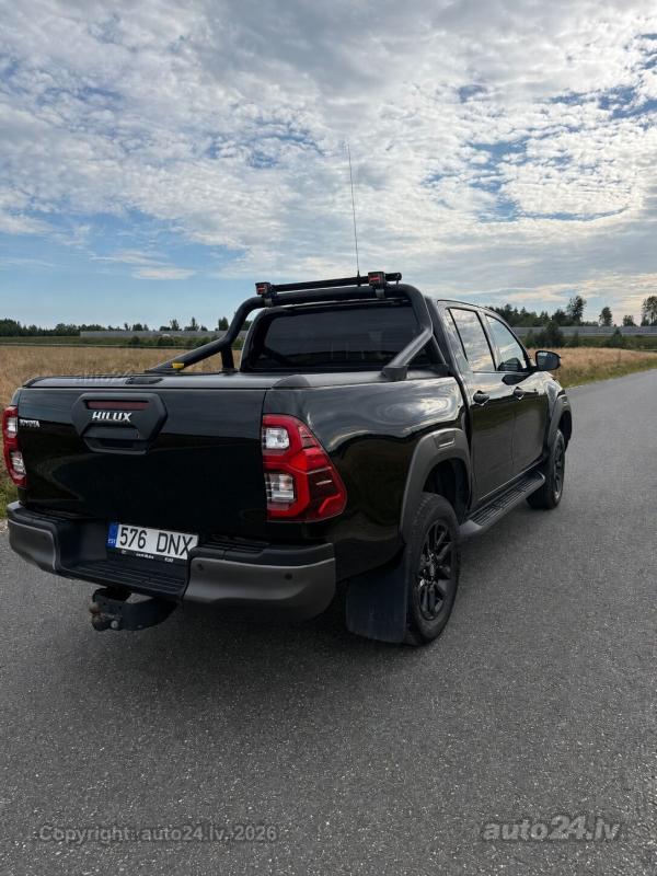 Melns Toyota Hilux 2023 Tallina, ar dzinēja tilpumu 2.80 L un nobraukumu 105 tūkst. km par 54000 €, foto 3 vietnē AUTOMOTO.COM.LV