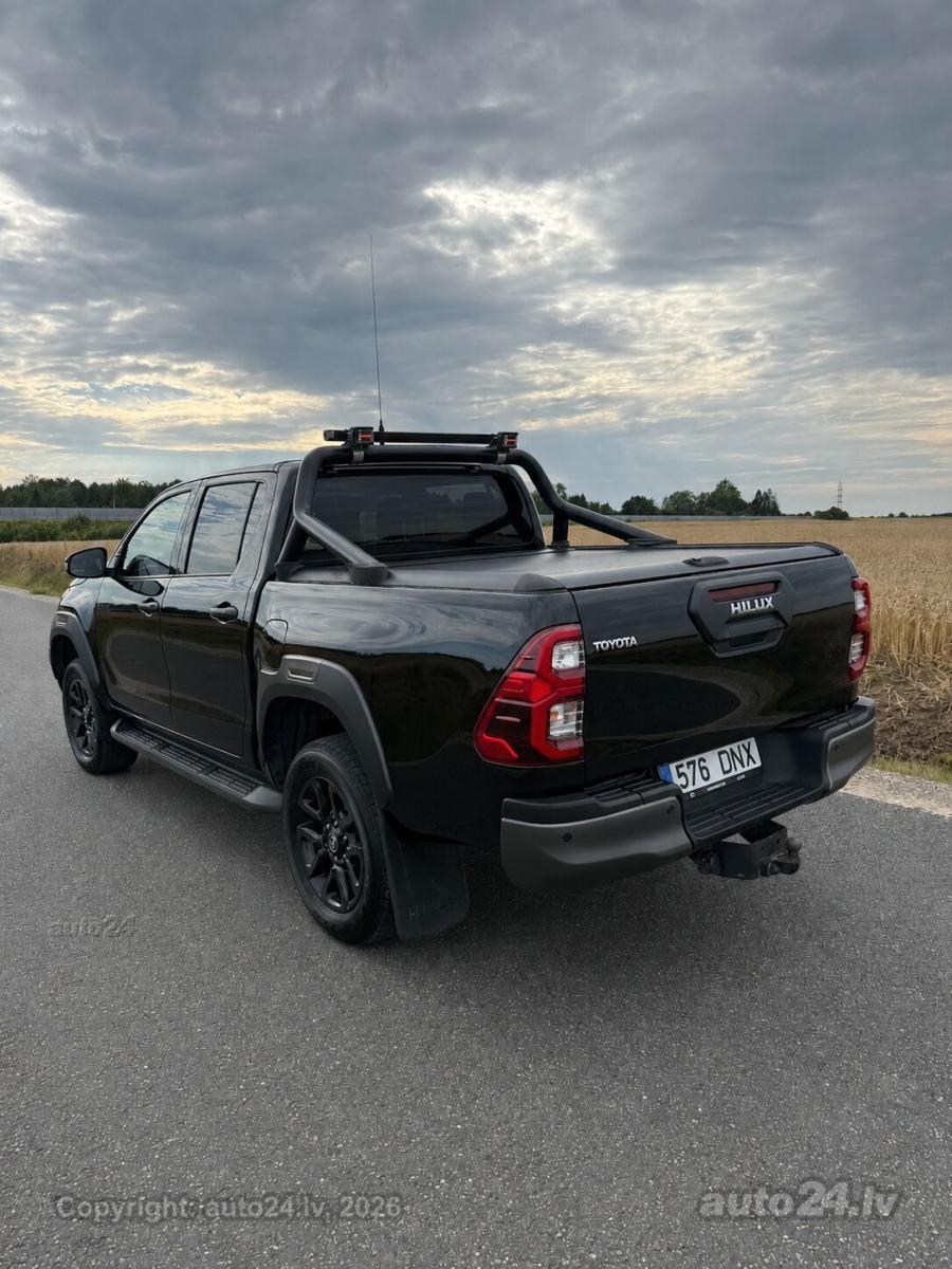 Black Toyota Hilux 2023 in Tallinn, with an engine capacity of 2.80 L and mileage of 105 thousand km for 54000 €, photo 5 on AUTOMOTO.COM.LV