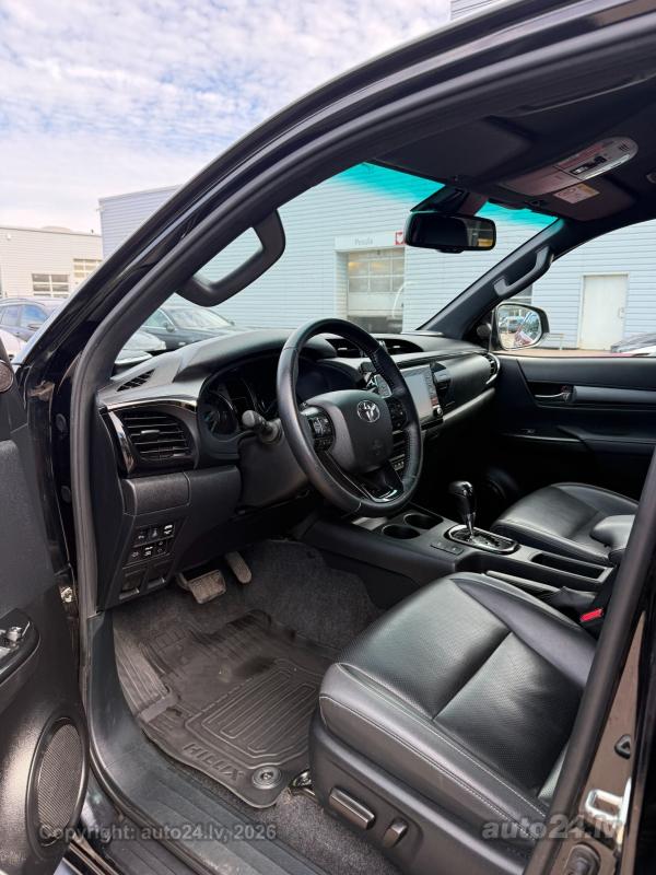 Melns Toyota Hilux 2023 Tallina, ar dzinēja tilpumu 2.80 L un nobraukumu 105 tūkst. km par 54000 €, foto 5 vietnē AUTOMOTO.COM.LV