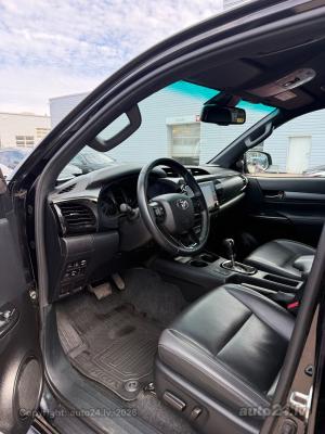 Black Toyota Hilux 2023 in Tallinn, with an engine capacity of 2.80 L and mileage of 105 thousand km for 54000 €, photo 6 on AUTOMOTO.COM.LV