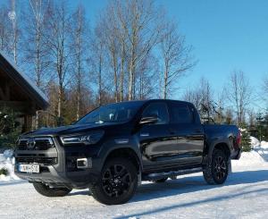 Melns Toyota Hilux 2025 Gargždai, ar dzinēja tilpumu 2.76 L un nobraukumu 2 tūkst. km par 47900 €, foto  vietnē AUTOMOTO.COM.LV