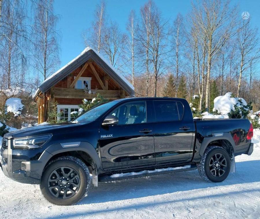 Black Toyota Hilux 2025 in Gargzdai, with an engine capacity of 2.76 L and mileage of 2 thousand km for 47900 €, photo 2 on AUTOMOTO.COM.LV