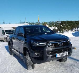 Black Toyota Hilux 2025 in Gargzdai, with an engine capacity of 2.76 L and mileage of 2 thousand km for 47900 €, photo 3 on AUTOMOTO.COM.LV