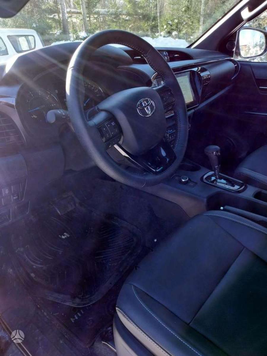 Black Toyota Hilux 2025 in Gargzdai, with an engine capacity of 2.76 L and mileage of 2 thousand km for 47900 €, photo 6 on AUTOMOTO.COM.LV