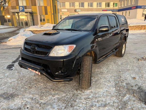 Melns Toyota Hilux 2007 Rīga, ar dzinēja tilpumu 2.98 L un nobraukumu 500 tūkst. km par 9990 €, foto 2 vietnē AUTOMOTO.COM.LV