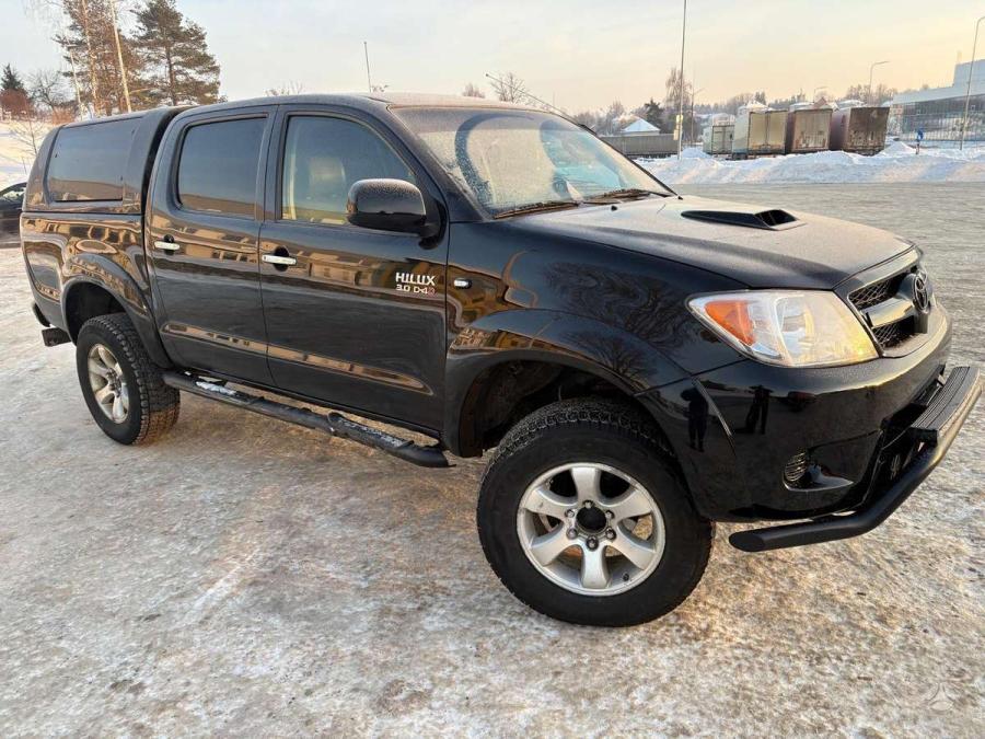 Melns Toyota Hilux 2007 Rīga, ar dzinēja tilpumu 2.98 L un nobraukumu 500 tūkst. km par 9990 €, foto 3 vietnē AUTOMOTO.COM.LV