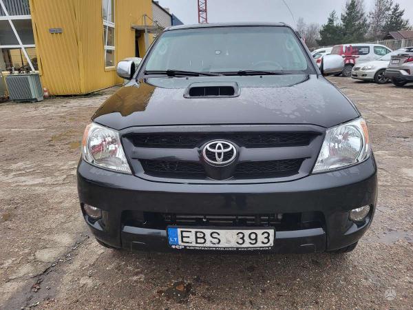 Black Toyota Hilux 2007 in Klaipeda, with an engine capacity of 2.49 L and mileage of 376 thousand km for 11100 €, photo 1 on AUTOMOTO.COM.LV