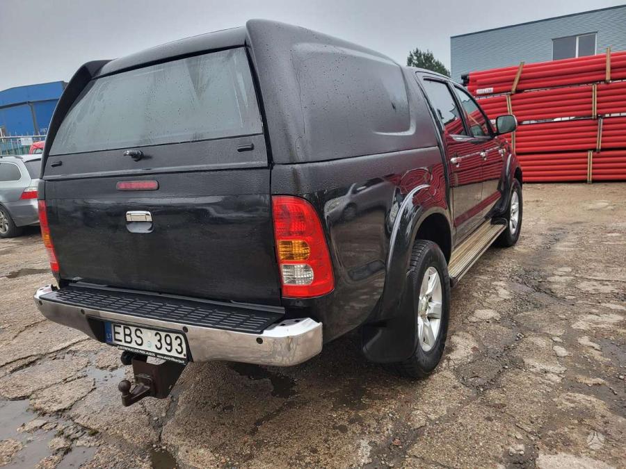 Black Toyota Hilux 2007 in Klaipeda, with an engine capacity of 2.49 L and mileage of 376 thousand km for 11100 €, photo 4 on AUTOMOTO.COM.LV