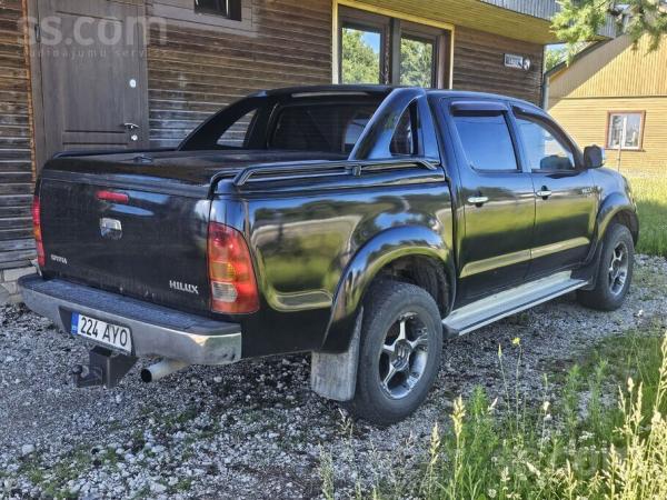 Black Toyota Hilux 2007 in Valka, with an engine capacity of 2.50 L and mileage of 0 thousand km for 7999 €, photo 2 on AUTOMOTO.COM.LV