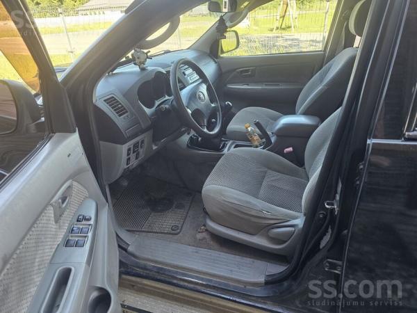 Black Toyota Hilux 2007 in Valka, with an engine capacity of 2.50 L and mileage of 0 thousand km for 7999 €, photo 5 on AUTOMOTO.COM.LV