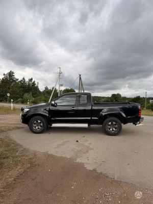 Black Toyota Hilux 2008 in Alytus, with an engine capacity of 2.49 L and mileage of 393 thousand km for 10000 €, photo 3 on AUTOMOTO.COM.LV