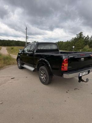 Black Toyota Hilux 2008 in Alytus, with an engine capacity of 2.49 L and mileage of 393 thousand km for 10000 €, photo 4 on AUTOMOTO.COM.LV