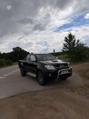 Black Toyota Hilux 2008 in Alytus, with an engine capacity of 2.49 L and mileage of 393 thousand km for 10000 €, photo 7 on AUTOMOTO.COM.LV