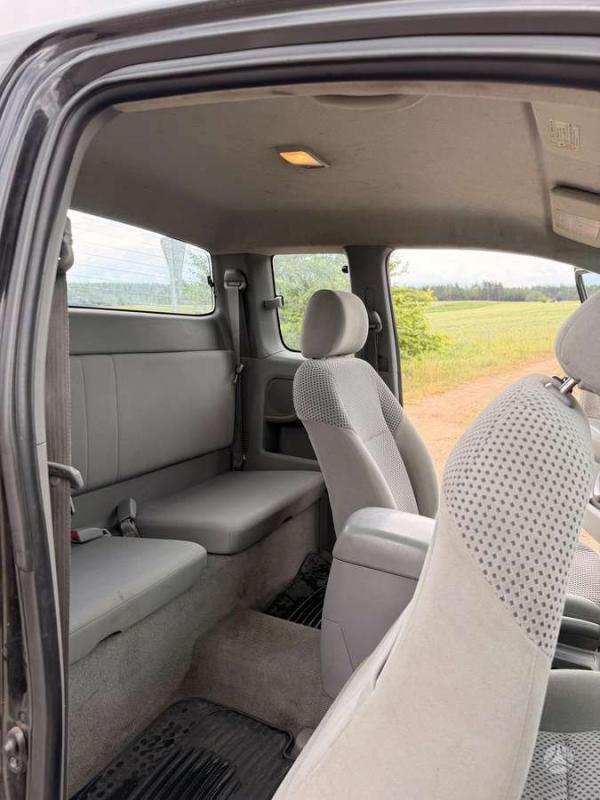 Melns Toyota Hilux 2008 Alīta, ar dzinēja tilpumu 2.49 L un nobraukumu 393 tūkst. km par 10000 €, foto 10 vietnē AUTOMOTO.COM.LV