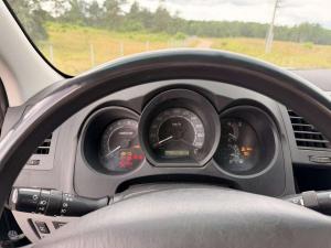 Black Toyota Hilux 2008 in Alytus, with an engine capacity of 2.49 L and mileage of 393 thousand km for 10000 €, photo 12 on AUTOMOTO.COM.LV