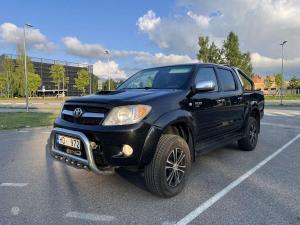 Black Toyota Hilux 2008 in Cesis, with an engine capacity of 2.49 L and mileage of 289 thousand km for 10490 €, photo  on AUTOMOTO.COM.LV