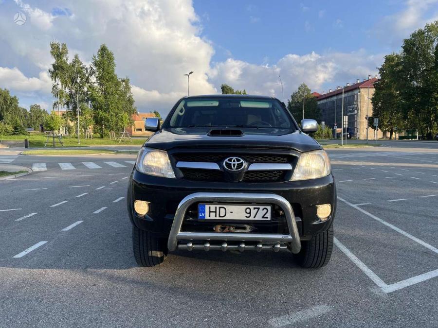 Melns Toyota Hilux 2008 Cēsis, ar dzinēja tilpumu 2.49 L un nobraukumu 289 tūkst. km par 10490 €, foto 3 vietnē AUTOMOTO.COM.LV