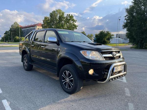 Melns Toyota Hilux 2008 Cēsis, ar dzinēja tilpumu 2.49 L un nobraukumu 289 tūkst. km par 10490 €, foto 3 vietnē AUTOMOTO.COM.LV