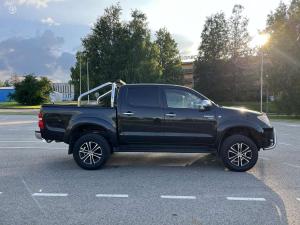 Melns Toyota Hilux 2008 Cēsis, ar dzinēja tilpumu 2.49 L un nobraukumu 289 tūkst. km par 10490 €, foto 5 vietnē AUTOMOTO.COM.LV