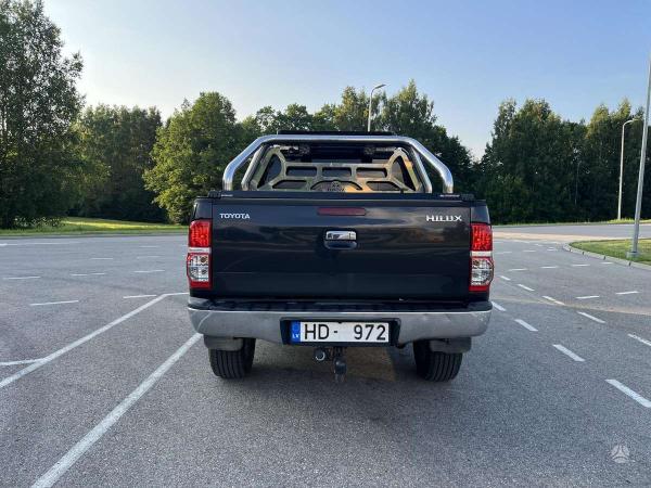 Melns Toyota Hilux 2008 Cēsis, ar dzinēja tilpumu 2.49 L un nobraukumu 289 tūkst. km par 10490 €, foto 6 vietnē AUTOMOTO.COM.LV