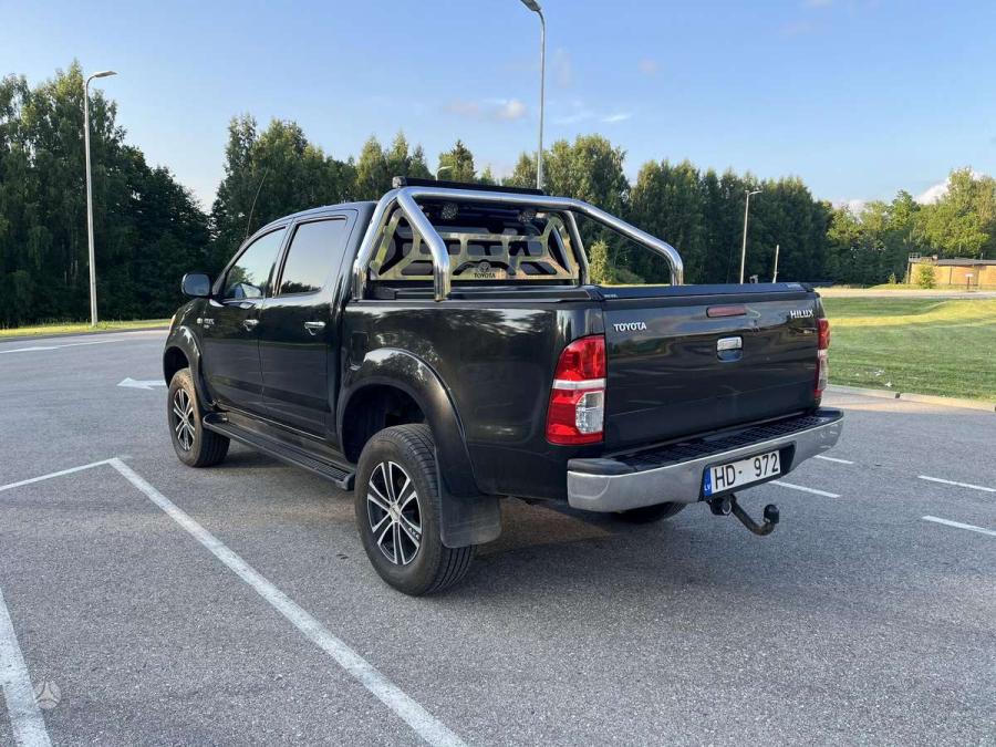 Melns Toyota Hilux 2008 Cēsis, ar dzinēja tilpumu 2.49 L un nobraukumu 289 tūkst. km par 10490 €, foto 8 vietnē AUTOMOTO.COM.LV