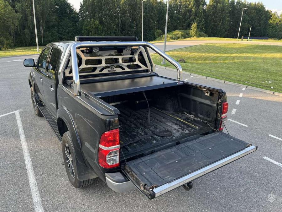 Melns Toyota Hilux 2008 Cēsis, ar dzinēja tilpumu 2.49 L un nobraukumu 289 tūkst. km par 10490 €, foto 11 vietnē AUTOMOTO.COM.LV
