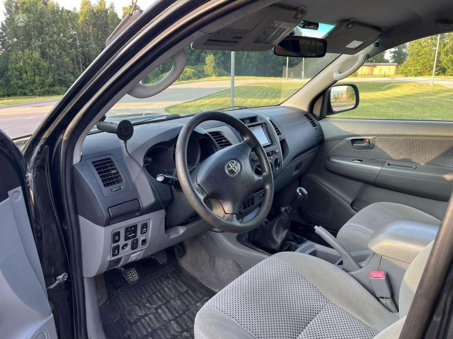 Melns Toyota Hilux 2008 Cēsis, ar dzinēja tilpumu 2.49 L un nobraukumu 289 tūkst. km par 10490 €, foto 13 vietnē AUTOMOTO.COM.LV
