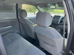 Melns Toyota Hilux 2008 Cēsis, ar dzinēja tilpumu 2.49 L un nobraukumu 289 tūkst. km par 10490 €, foto 15 vietnē AUTOMOTO.COM.LV