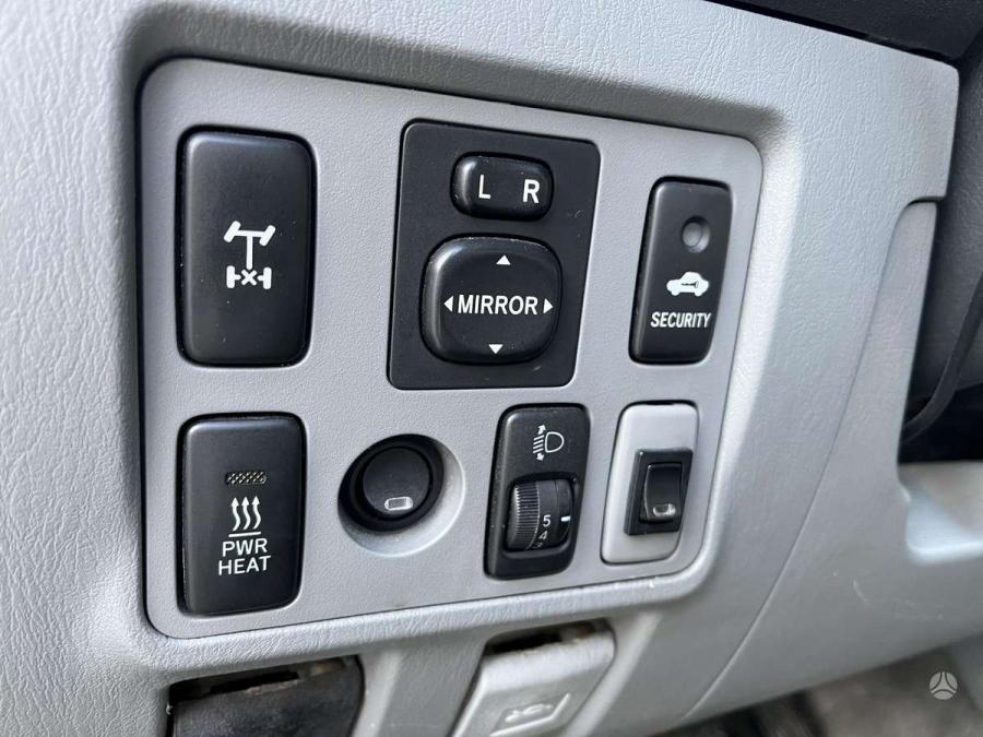 Melns Toyota Hilux 2008 Cēsis, ar dzinēja tilpumu 2.49 L un nobraukumu 289 tūkst. km par 10490 €, foto 22 vietnē AUTOMOTO.COM.LV