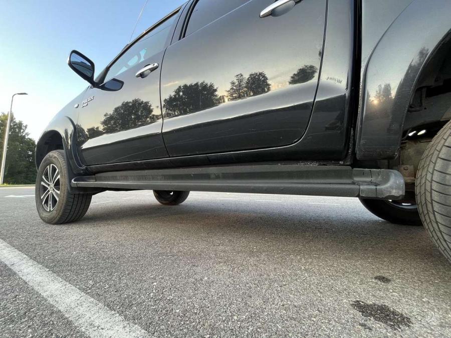 Melns Toyota Hilux 2008 Cēsis, ar dzinēja tilpumu 2.49 L un nobraukumu 289 tūkst. km par 10490 €, foto 24 vietnē AUTOMOTO.COM.LV