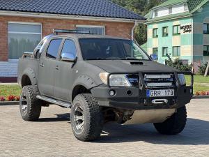 Toyota Hilux 2008 Nemenčinė vietnē Melns Toyota Hilux 2008 Nemenčinė, ar dzinēja tilpumu 2.98 L un nobraukumu 140 tūkst. km par 9800 €, foto 1 vietnē AUTOMOTO.COM.LV