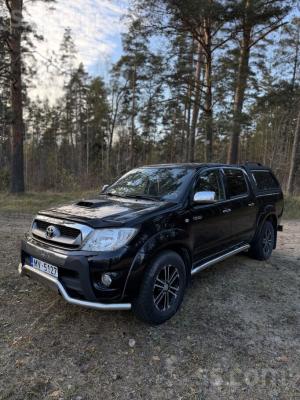 Black Toyota Hilux 2011 in Riga, with an engine capacity of 3.00 L and mileage of 317 thousand km for 10000 €, photo  on AUTOMOTO.COM.LV