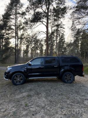 Black Toyota Hilux 2011 in Riga, with an engine capacity of 3.00 L and mileage of 317 thousand km for 10000 €, photo 5 on AUTOMOTO.COM.LV