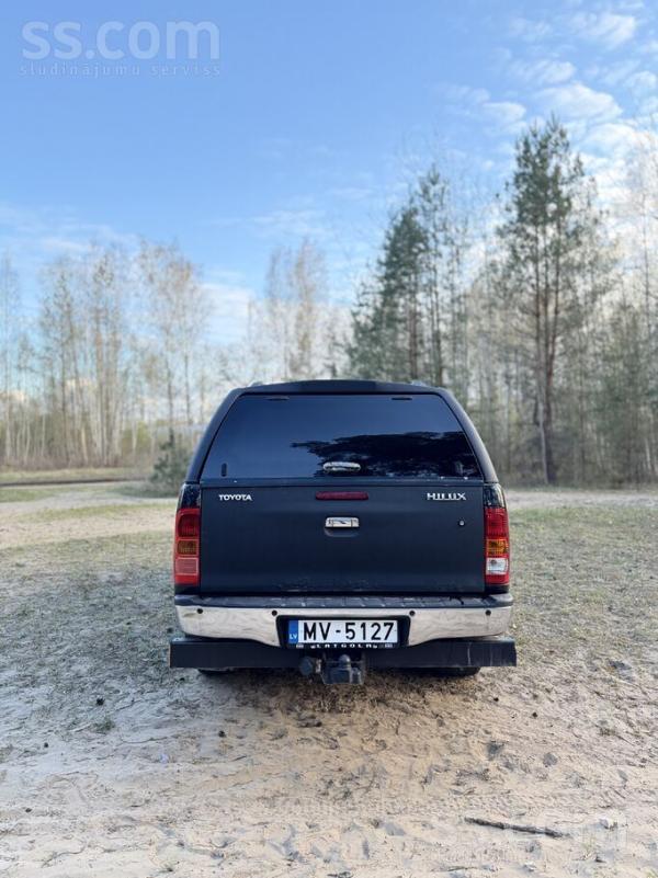 Black Toyota Hilux 2011 in Riga, with an engine capacity of 3.00 L and mileage of 317 thousand km for 10000 €, photo 7 on AUTOMOTO.COM.LV