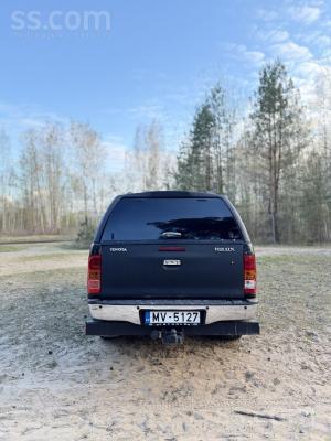 Black Toyota Hilux 2011 in Riga, with an engine capacity of 3.00 L and mileage of 317 thousand km for 10000 €, photo 8 on AUTOMOTO.COM.LV