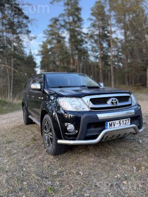 Black Toyota Hilux 2011 in Riga, with an engine capacity of 3.00 L and mileage of 317 thousand km for 10000 €, photo 11 on AUTOMOTO.COM.LV
