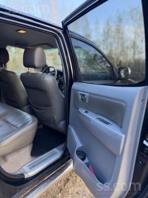 Black Toyota Hilux 2011 in Riga, with an engine capacity of 3.00 L and mileage of 317 thousand km for 10000 €, photo 15 on AUTOMOTO.COM.LV