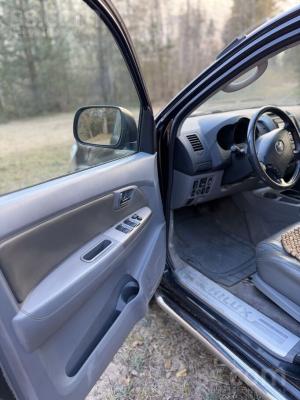 Black Toyota Hilux 2011 in Riga, with an engine capacity of 3.00 L and mileage of 317 thousand km for 10000 €, photo 19 on AUTOMOTO.COM.LV