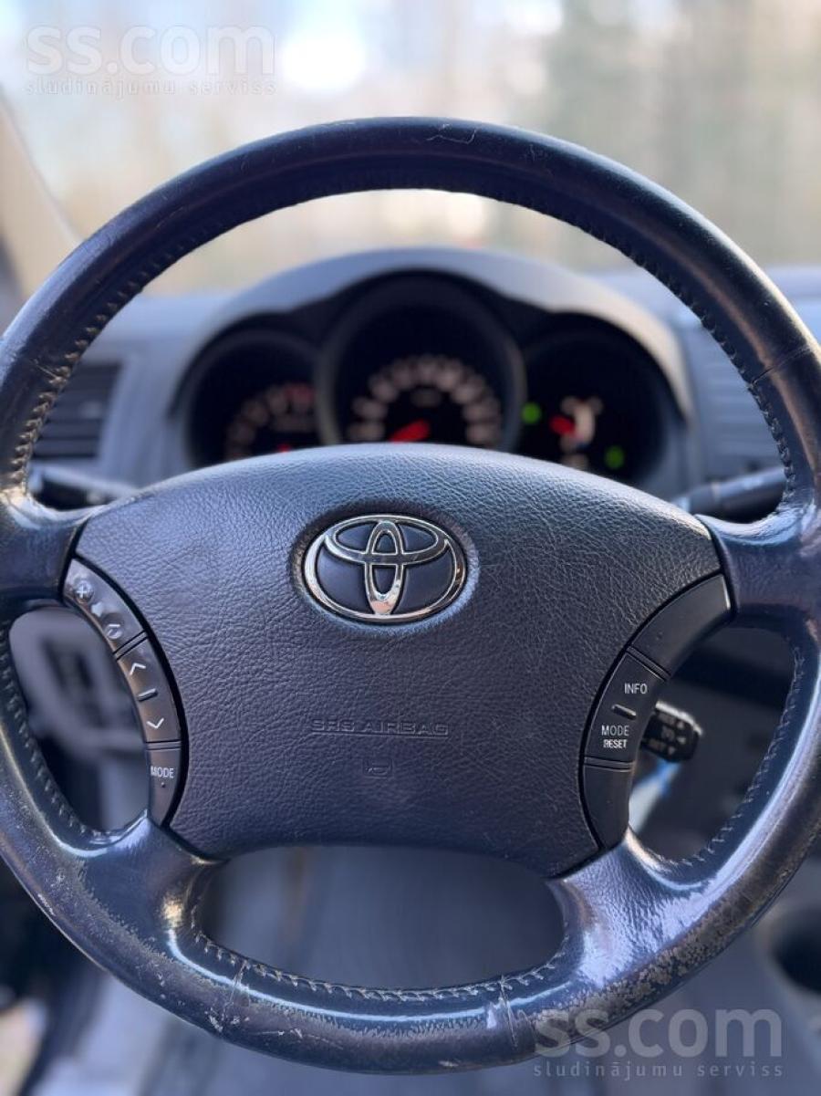 Black Toyota Hilux 2011 in Riga, with an engine capacity of 3.00 L and mileage of 317 thousand km for 10000 €, photo 21 on AUTOMOTO.COM.LV