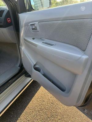 Melns Toyota Hilux 2011 Kaišiadorys, ar dzinēja tilpumu 2.98 L un nobraukumu 185 tūkst. km par 13600 €, foto 8 vietnē AUTOMOTO.COM.LV