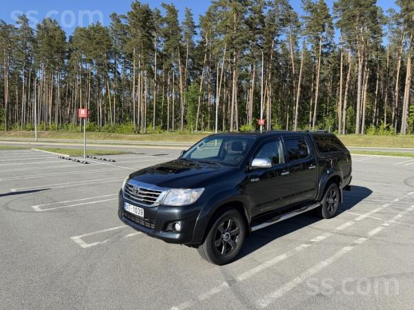 Black Toyota Hilux 2015 in Riga, with an engine capacity of 3.00 L and mileage of 279 thousand km for 16500 €, photo 1 on AUTOMOTO.COM.LV