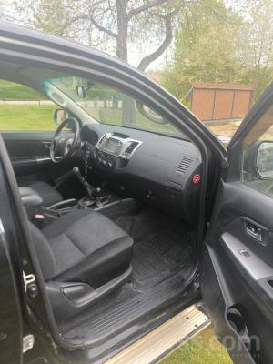 Black Toyota Hilux 2015 in Liepaja, with an engine capacity of 2.50 L and mileage of 132 thousand km for 17500 €, photo 7 on AUTOMOTO.COM.LV