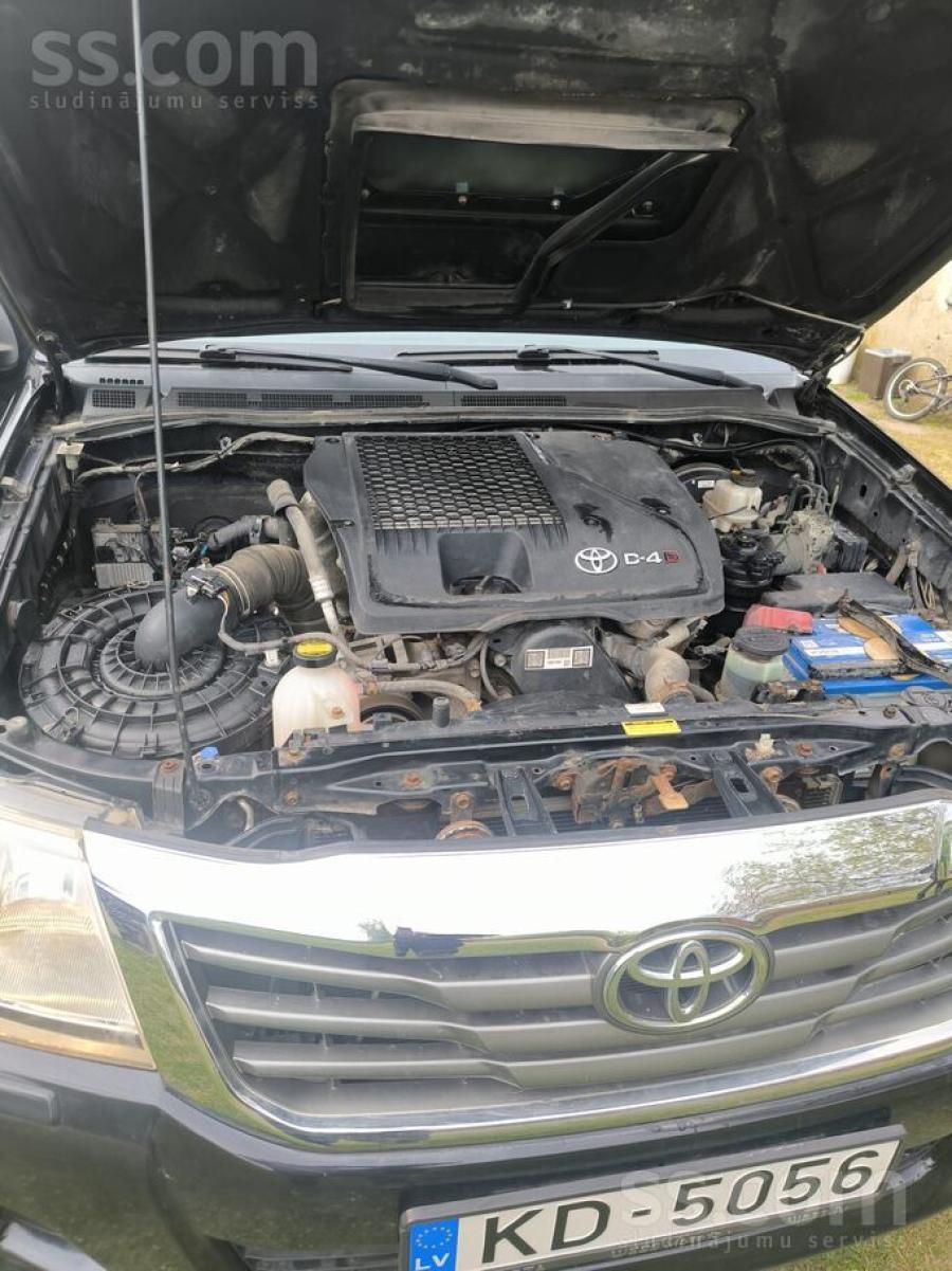 Black Toyota Hilux 2015 in Liepaja, with an engine capacity of 2.50 L and mileage of 132 thousand km for 17500 €, photo 10 on AUTOMOTO.COM.LV